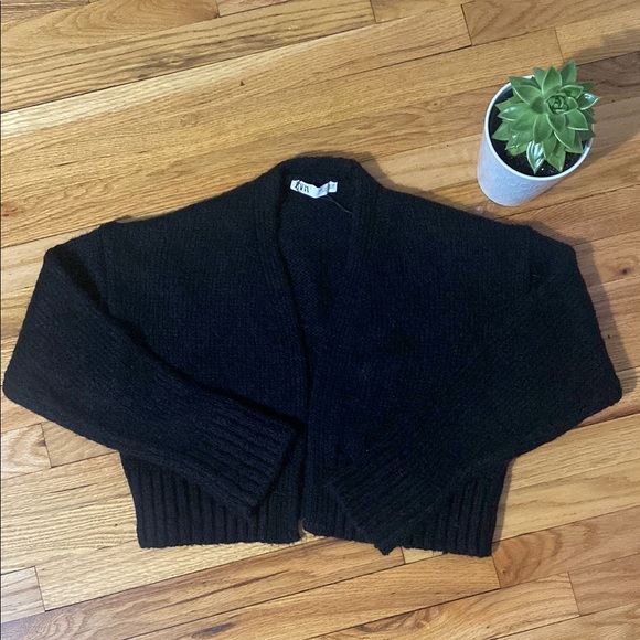 Zara | Sweaters | Zara Black Chunky Knit Shrug | Poshmark